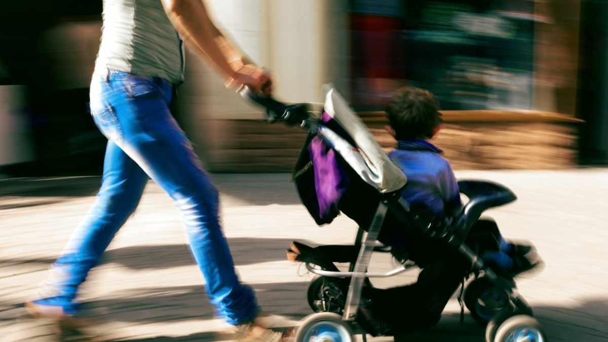 How To Keep Your Toddler Entertained In A Stroller - The Moms Life Cycle